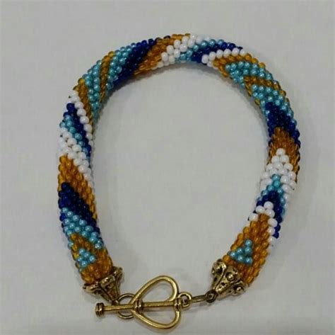 Браслет-жгут из чешского бисера | Beaded bracelets, Jewelry, Beaded