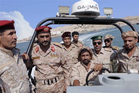قائد محور الغيضة يتفقد قيادة قطاع القوات البحرية ويشدد على رفع اليقضة