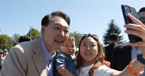 尹 지지율 378국민의힘 375 민주당 461 리얼미터