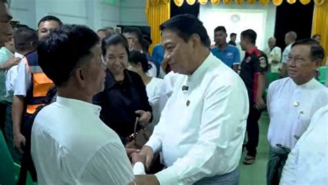 တပ်ထောက်ခံသည့် သတင်းထောက်များကို ဦးခင်ရီက ထမင်းကျွေးပြီး ငွေကျပ် ၁ သိန်းပေး စည်းရုံး