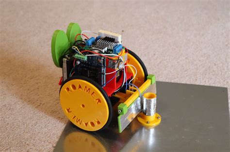 Roamer Roboti I Vogël Që Vetë Rikarikohet Joer