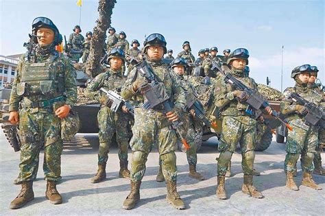 台军方推太阳能救生衣 军事专家：落水后很难照射到太阳