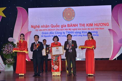 Đại Hội Thi đua Yêu Nước Với Chủ đề Vinh Quang Trí Tuệ Bàn Tay Vàng Tự