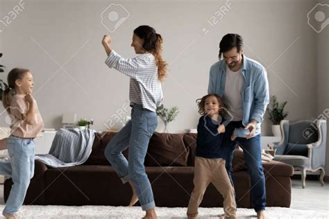 Reviviendo la magia Cómo celebrar el Día del Niño con tus hijos adultos