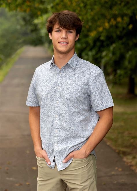 Outdoor Spring Senior Photo Session