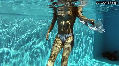 Underwater Acrobatics In The Pool With Mia Split Petite Mia Eporner Underwater Acrobatics In The Pool With Mia Split Petite Mia Eporner