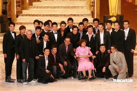 图文：tvb40周年台庆典礼 男星与肥姐合影影音娱乐新浪网