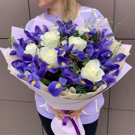 Букет «Эсмеральда» из ирисов и роз - заказать и купить за 3 480 ₽ с ...