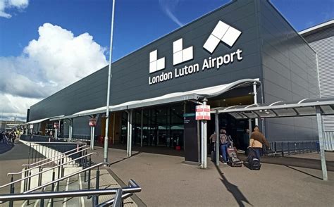 London Luton Airport © Thomas Nugent Cc By Sa20 Geograph Britain And Ireland