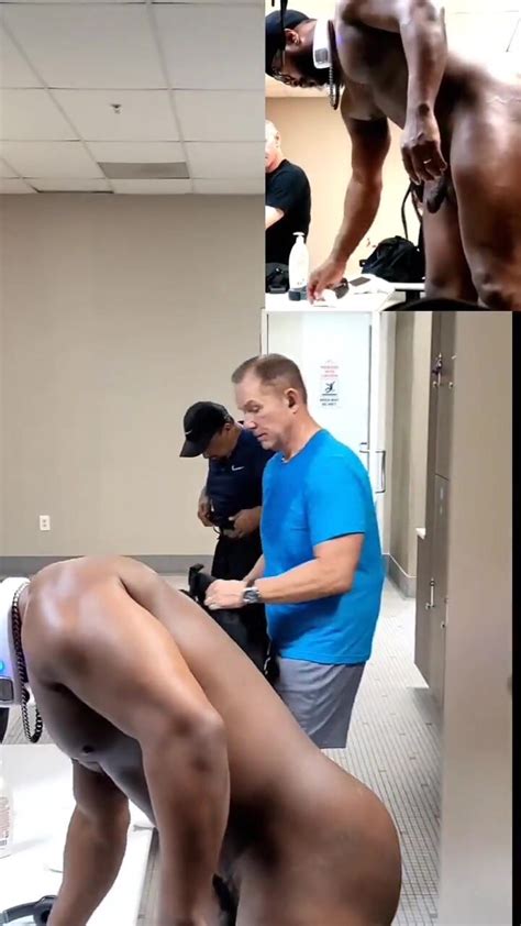 Big Muscle Black Guy Showing Off His Bbc In Gym Locker En
