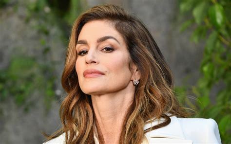 Cindy Crawfordnak Csodaszép Családja Van Felnőtt Gyerekeivel és Jóképű