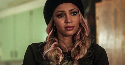 Vanessa Morgan Aka Toni Topaz Revient Sur Lorigine De Son Couple