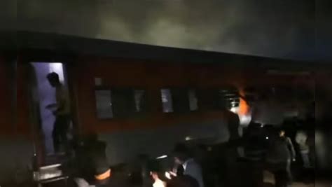 Video Fire Erupts In Delhi Saharsa Vaishali Express Near Ups Etawah