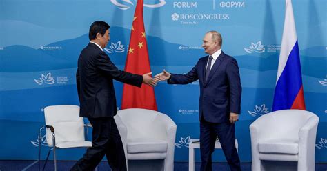 Face à la fièvre des sanctions Vladimir Poutine se tourne vers lAsie Libération