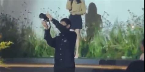 Iu现身李钟硕弟弟婚礼 献唱祝歌《你的意义》手机新浪网