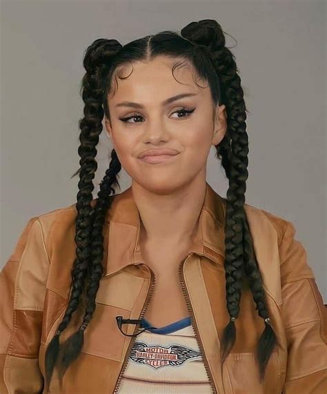 Selena Gomez Rares Peinados Deportivos Consejos Para Cabello Rizado