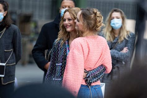 Vanessa Paradis et Lily Rose Depp canons en duo mère fille au défilé