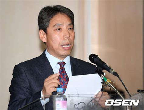 장갑차 출동 없었다 총기는 차에다 두고 빈 몸으로 내려 임무 지시