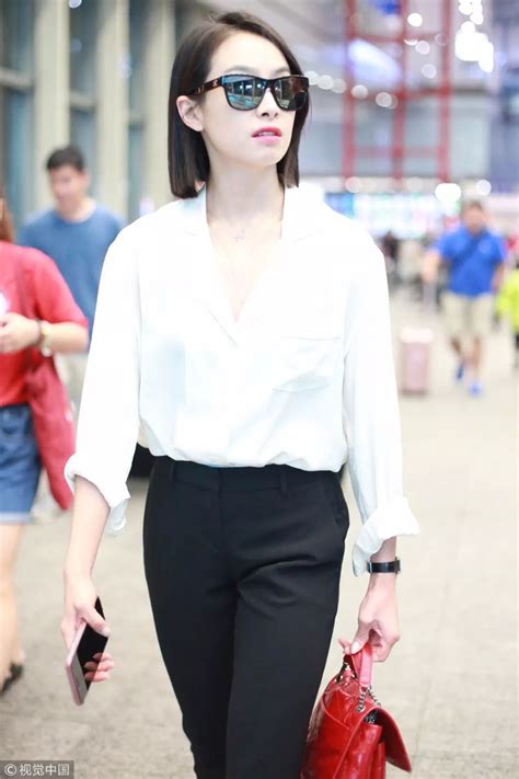 降温不加衣，最近女明星都在宠爱基本款！时尚环球网