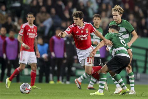 Ex árbitro Aponta Penálti Por Assinalar No Sporting Benfica Erro Claro