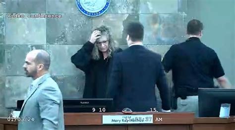 Convict Attacks Us Judge In Court