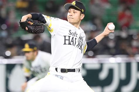 “球速132km”で阪神・佐藤輝明のバットをへし折ったソフトバンク“残り1枠”を勝ち取った左腕の「独自理論」 プロ野球 Number