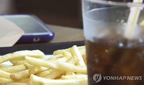 英 정크푸드 온라인광고 금지·밤 9시 이전 Tv 광고 제한 파이낸셜뉴스