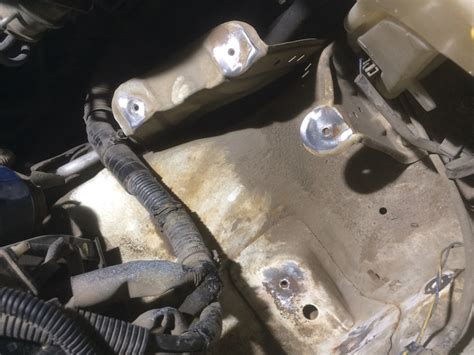 Крепление для аккумулятора. — Ford Ranger (2G), 3 л, 2007 года ...