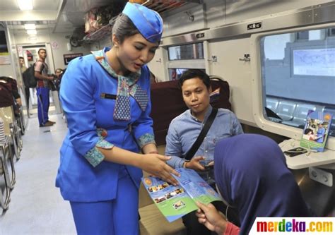 Foto Melihat Ka Jayabaya Kereta Ekonomi Baru Rute Jakarta Malang Pp