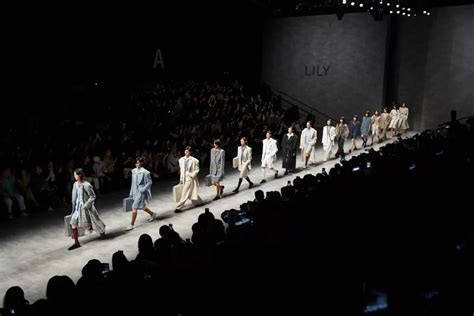 Ss20上海时装周开幕秀lily商务时装多维呈现“中国新女性”形象 Lily中国官网