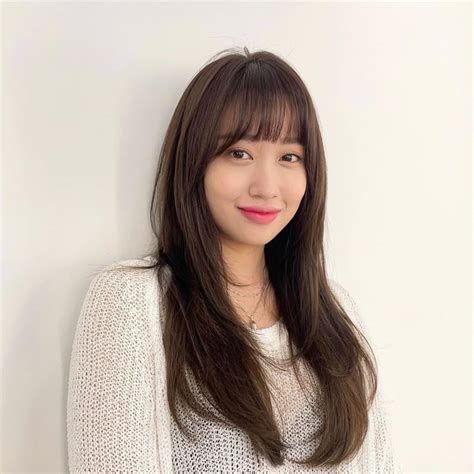 내추럴 레이어드컷 💗 여전히 가장 사랑받는 디자인컷이에요 가벼운 질감 레이어드컷으로 여름에도 답답하지 않은 긴머리커트
