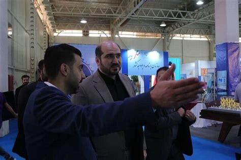 حضور معاون اجرایی رئیس جمهور در غرفه وزارت راه و شهرسازی نمایشگاه روایت