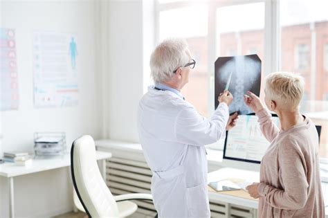 Premium Photo Watching Xray Image With Patient