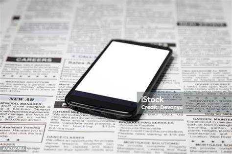 가짜 신문 및 스마트폰 검은색에 대한 스톡 사진 및 기타 이미지 검은색 공란 기업 재무와 산업 Istock