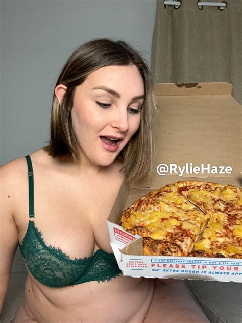 Pineapple Belongs In Pizza Rstuffers