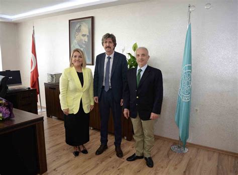 Uludağ Üniversitesi Tıp Fakültesinin En Genç Ve Ilk Kadın Dekanı