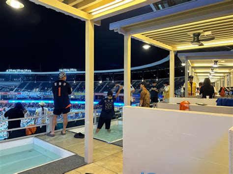 르포 야구장에서 튜브타고 ‘둥둥한화 새구장 인피니티 풀 가보니