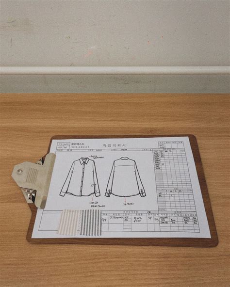 패션일러스트레이터 깨금👩🏻‍🎨 소개로 이어진 인연 10년째 성수동에서 수업을 이어올 수 있었던 이유예요 🙂🤍 ⠀ 10년 전 성수동에 패션공방은 깨금스튜디오 하나