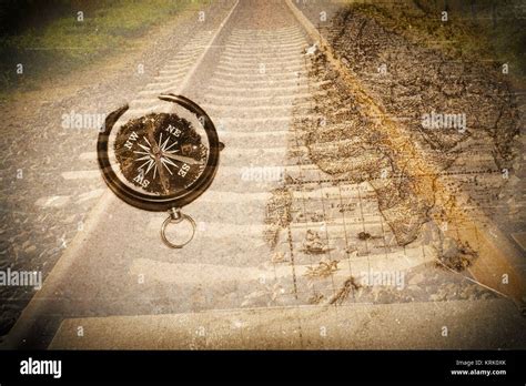 Kompass Auf Einer Alten Karte Stockfotografie Alamy