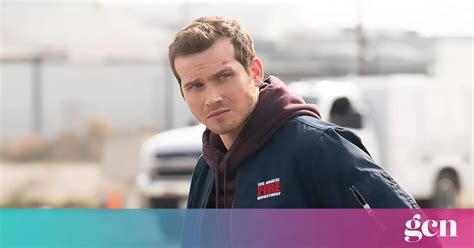 9 1 1 Star Oliver Stark Slams Homophobic Backlash To Same Sex Kiss In