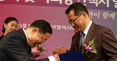 한나라당 신성범 의원 공로패 수상