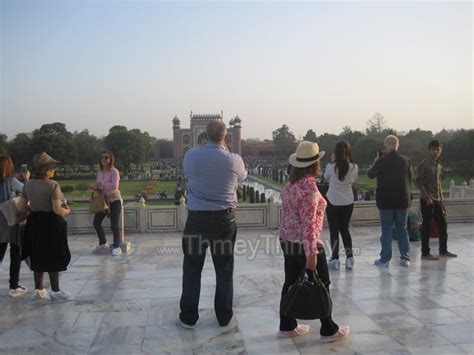 ឥណ្ឌា ៖ ដើម្បី ការពារ ប្រាសាទ អ្នកទេសចរ ម្នាក់ អាច ទស្សនា ប្រាសាទ Taj Mahal ត្រឹម បី ម៉ោង ប៉ុណ្ណោះ