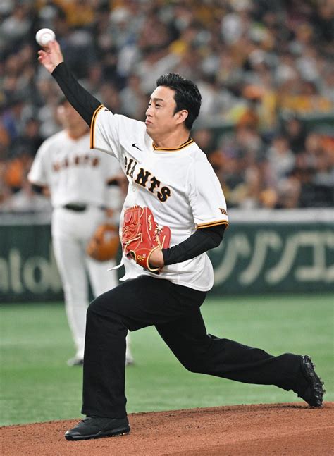 【巨人】十代目・松本幸四郎が始球式 ワンバウンドで捕手のミットへ「熱気と興奮の夢の世界だった」：中日スポーツ・東京中日スポーツ