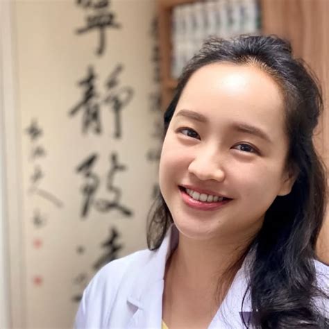 杏晁中醫診所 吳昕穎中醫師 Rcmpfingng • Threads Say More