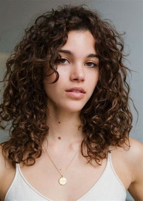 「キツめパーマ」と「ウルフカット」 平成っぽい懐かしのヘアスタイルが東京の若者に再流行しているワケ ガールズちゃんねる Girls