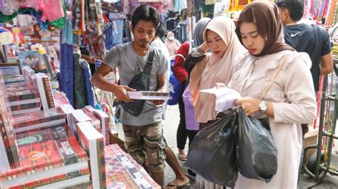 Berburu Perlengakapan Sekolah Jelang Tahun Ajaran Baru