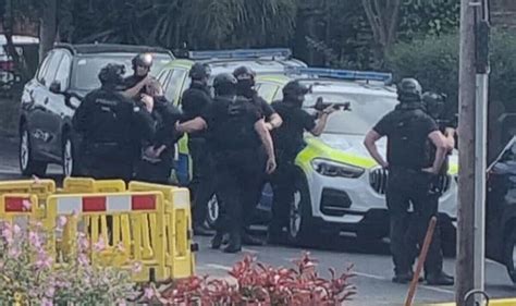 Leeds Stabbing Armed Police Surround Morley House To Make Arrests Uk
