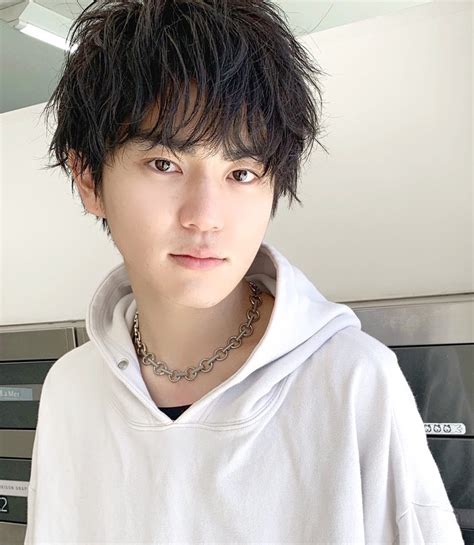 前髪パーマのメンズヘアスタイル 選スタイリングも簡単でおすすめ HAIR