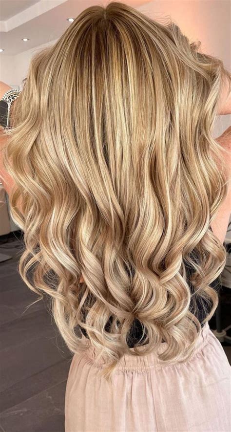 35 Cute Summer Hair Colours Hairstyles Soft Waves On Warm Golden Honey