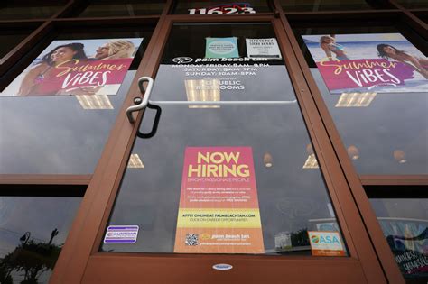 Us Jobless Claims Rise By 4000 To 353000